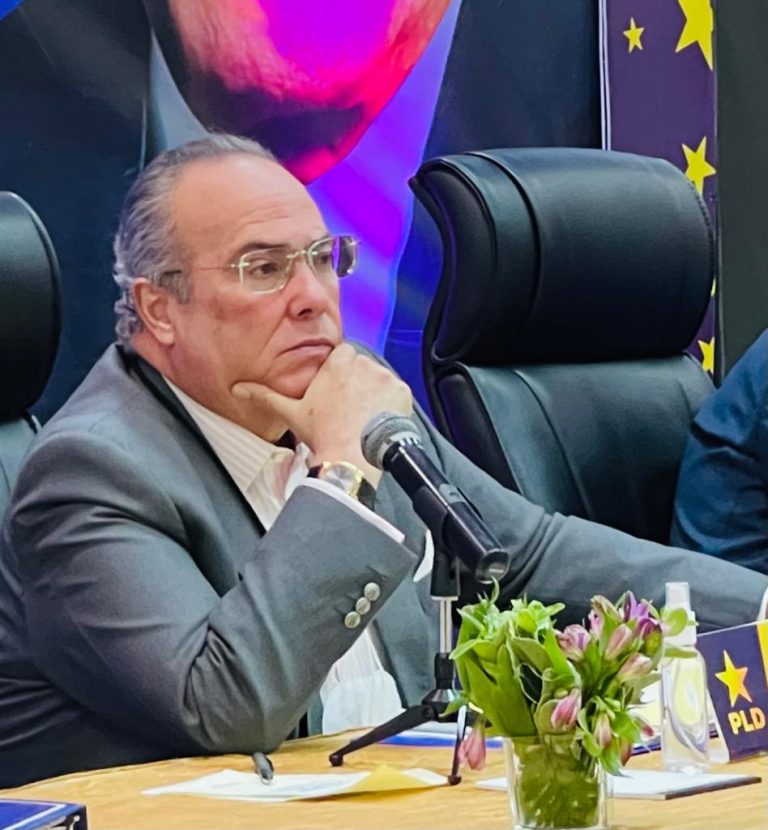 Charlie Mariotti: Gobierno está desesperado por declive de su imagen ...