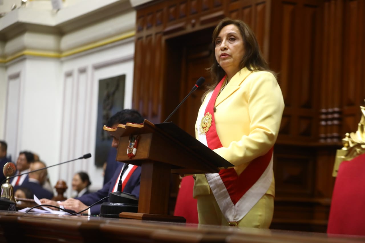 (Video) Dina Boluarte jura como primera presidenta de la historia de Perú - Radar 24